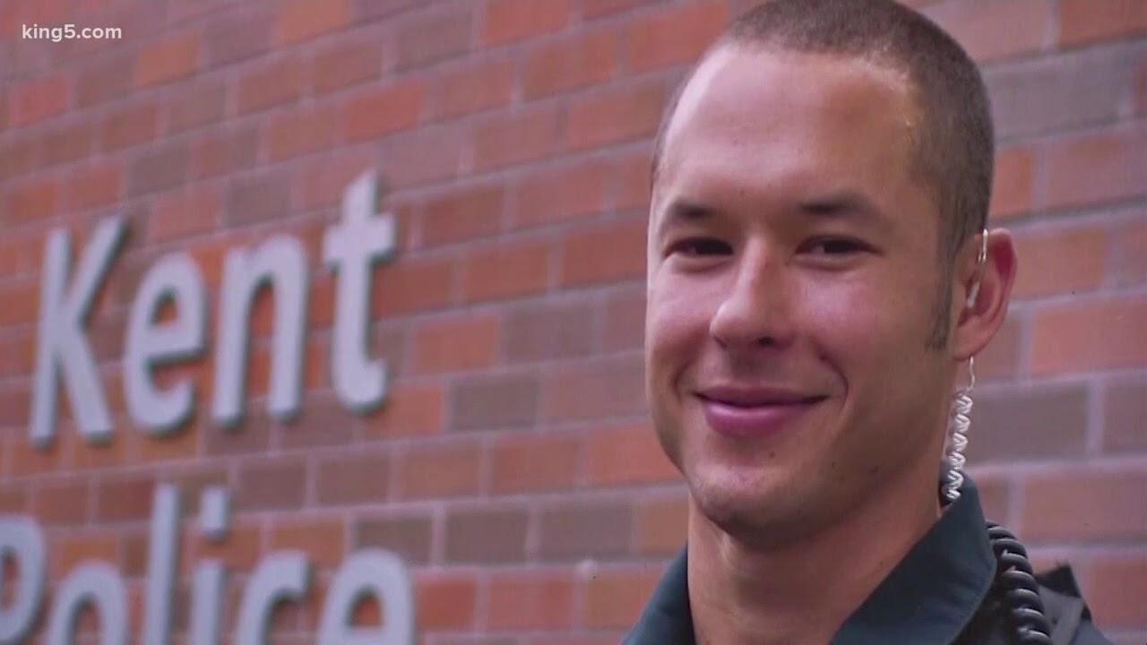 Family, friends remember Officer Moreno at memorial - YouTube