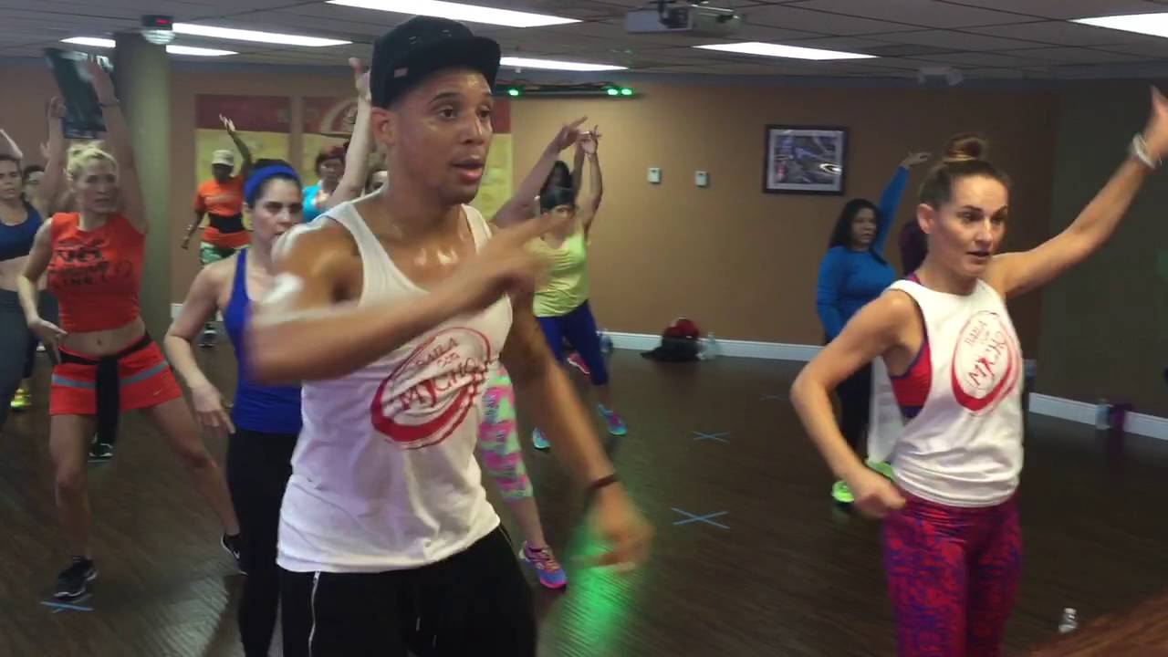 Burlerías Baila con Micho - YouTube