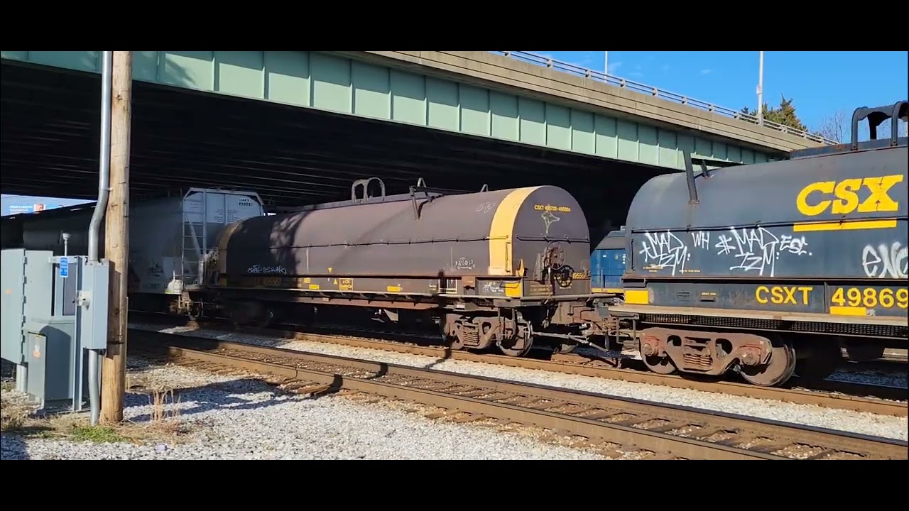 CSX Q421 leaving CSX ACCA yard after crew change. 01/23/2022. - YouTube