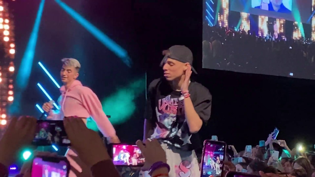 LARRAY AND TWAIMZ PERFORMANCE AT PLAYLIST ORLANDO 2020 - YouTube