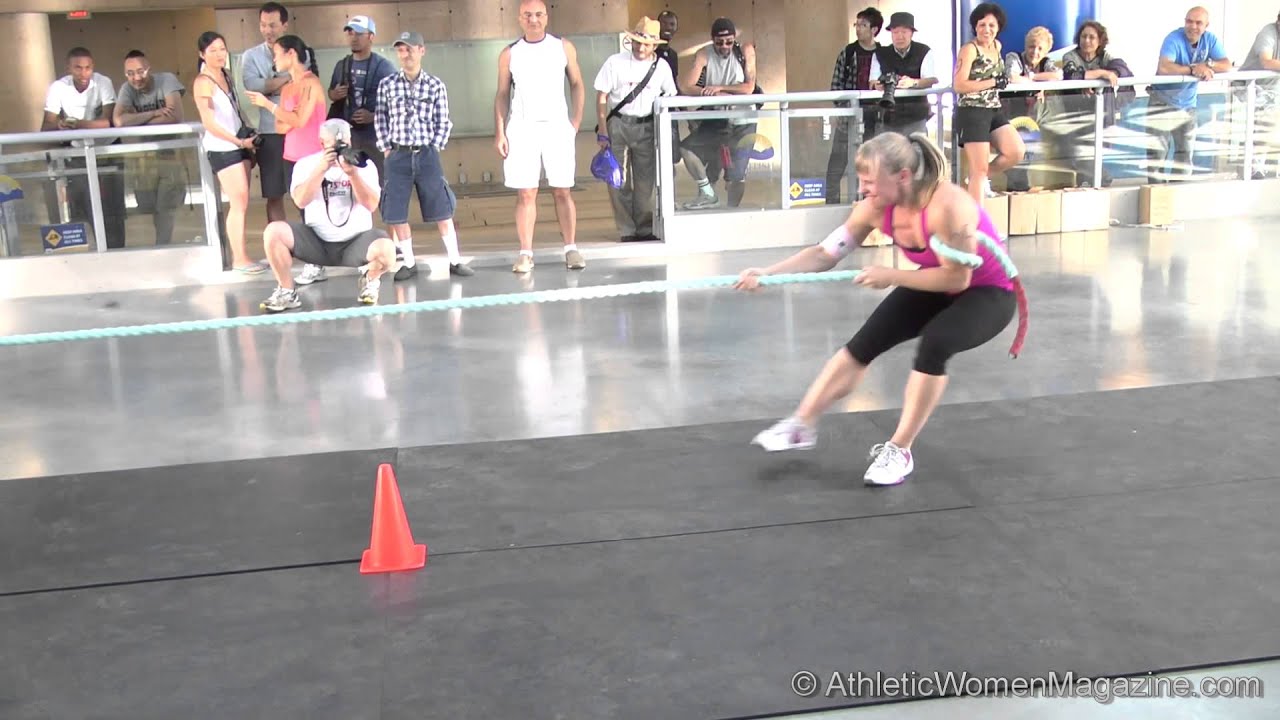 Wendy Lindquist - Bodybuilder Vs. Figure Tug-of-War - YouTube