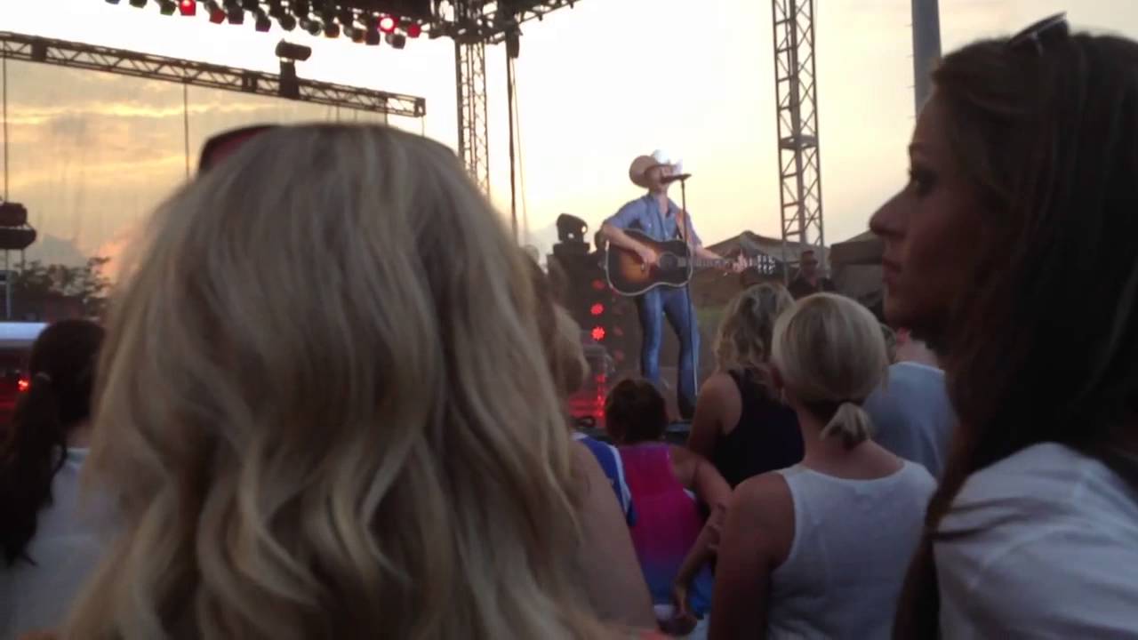 Justin Moore - Flyin' Down A Backroad - YouTube