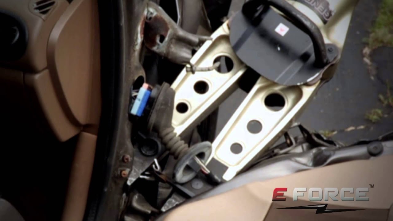 Genesis eFORCE S45 Spreader - 2013 - YouTube