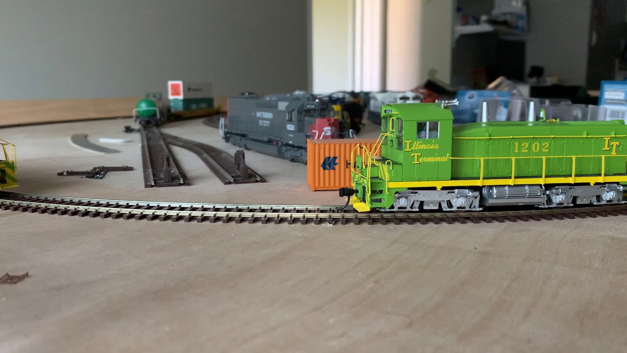 Indiana Harbor 98 Another Illinois Terminal EMD SW1200 - YouTube