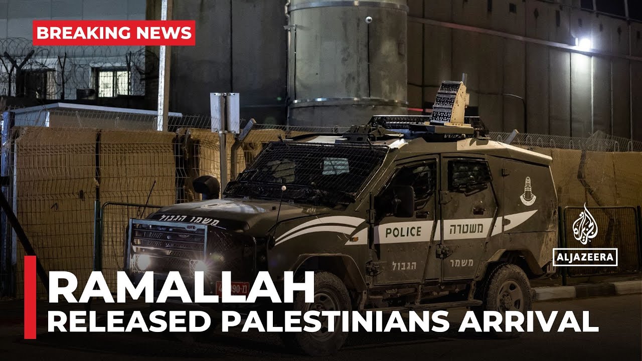 Bus carrying released Palestinians arrives in Ramallah - YouTube