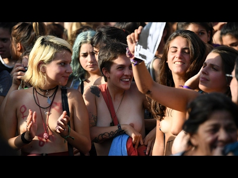 Cientos de mujeres realizaron un \