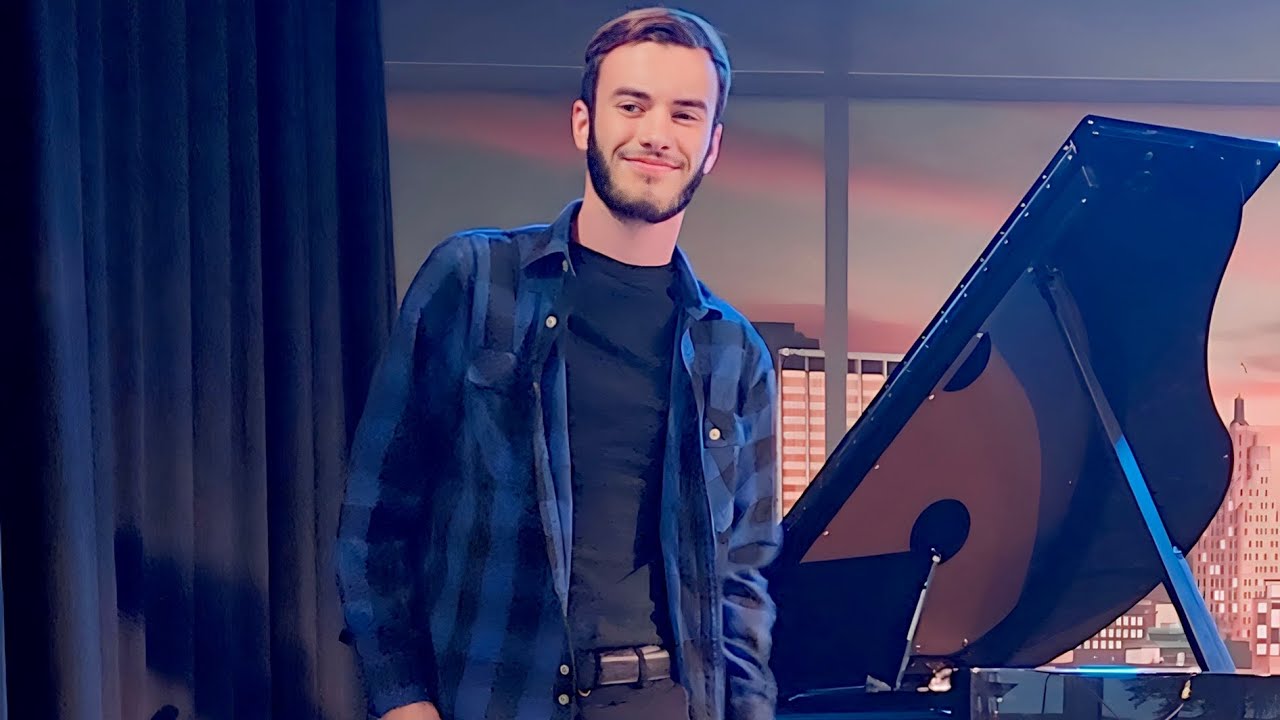 Hayden’s “Look Away” (Chicago) | Performance At Sweetwater Sound ...