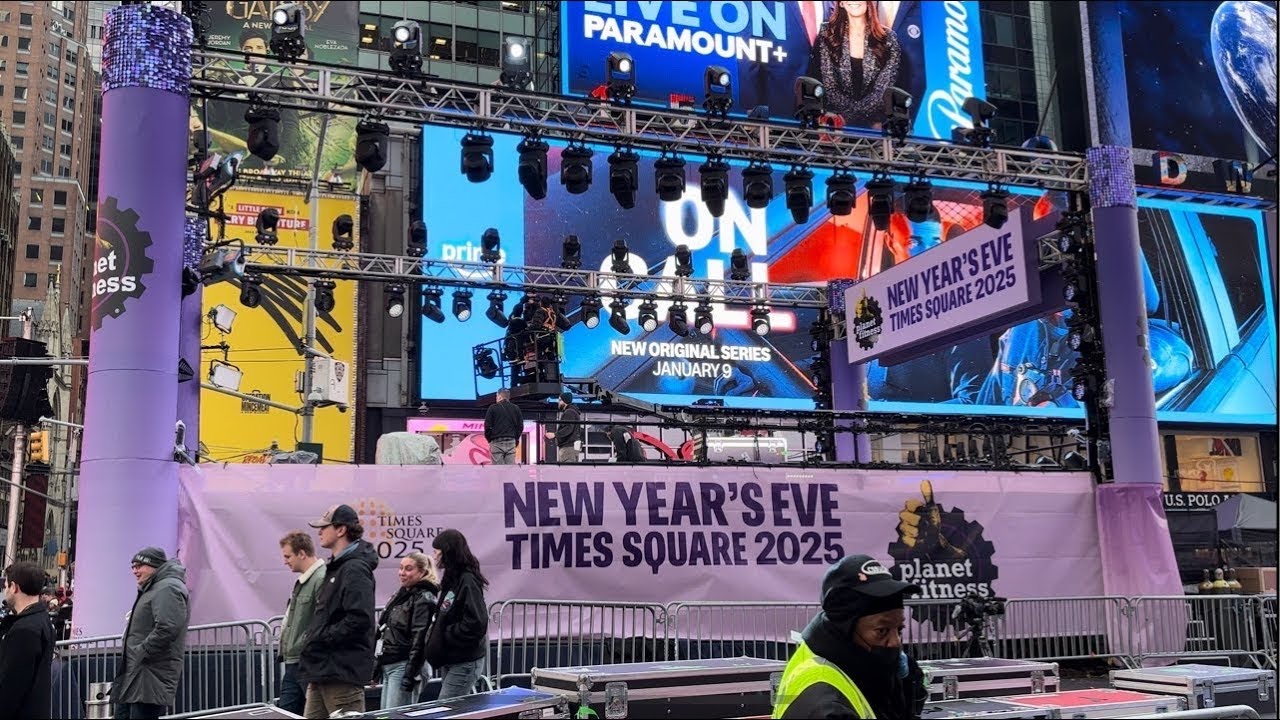 NYC LIVE 🍾 TIMES SQUARE New Year's Eve 2025 🎊 - YouTube