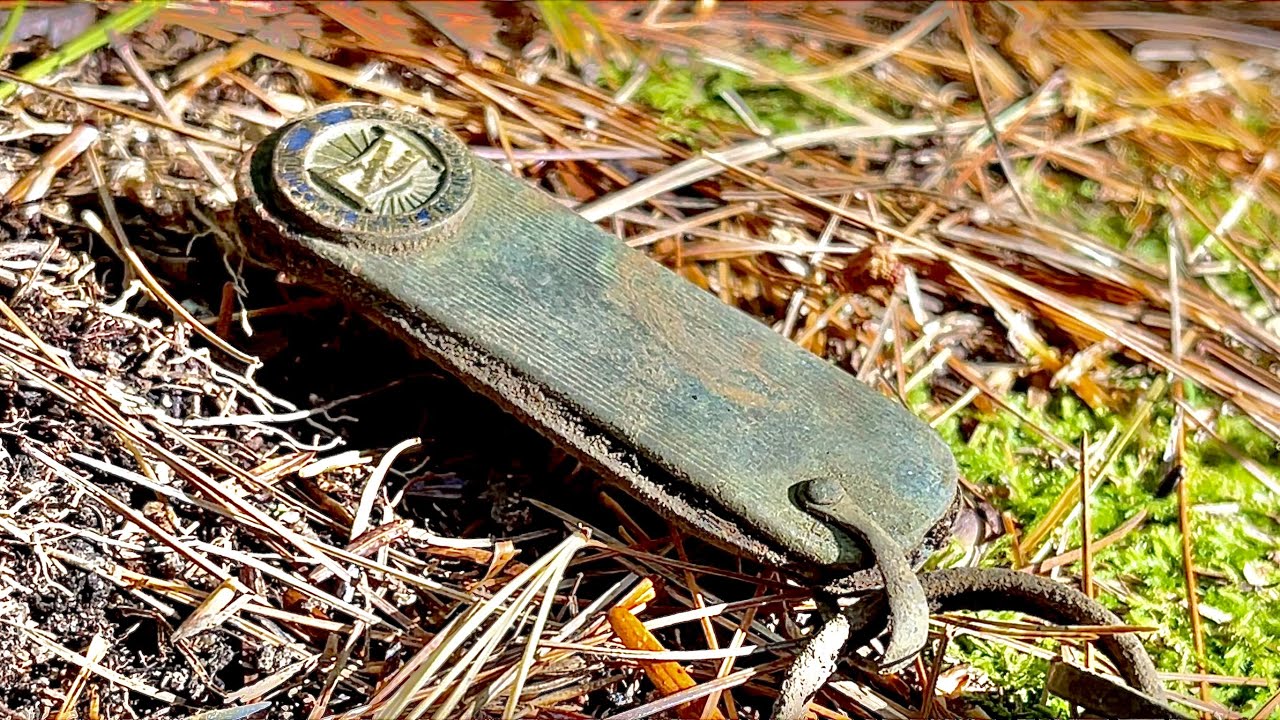 Found old set of keys with a very interesting pocket knife metal ...