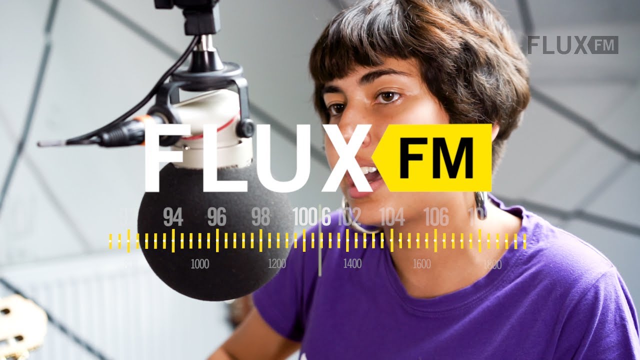 Saba Lou - "Embrace The Sun" live @FluxFM - YouTube