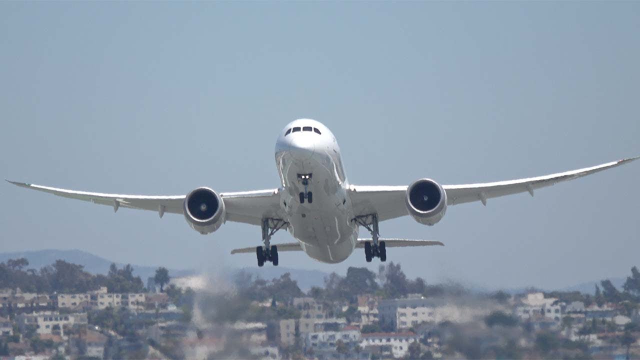 WING FLEX!!! JAL Boeing 787 Takeoff From San Diego [4K UHD] - YouTube