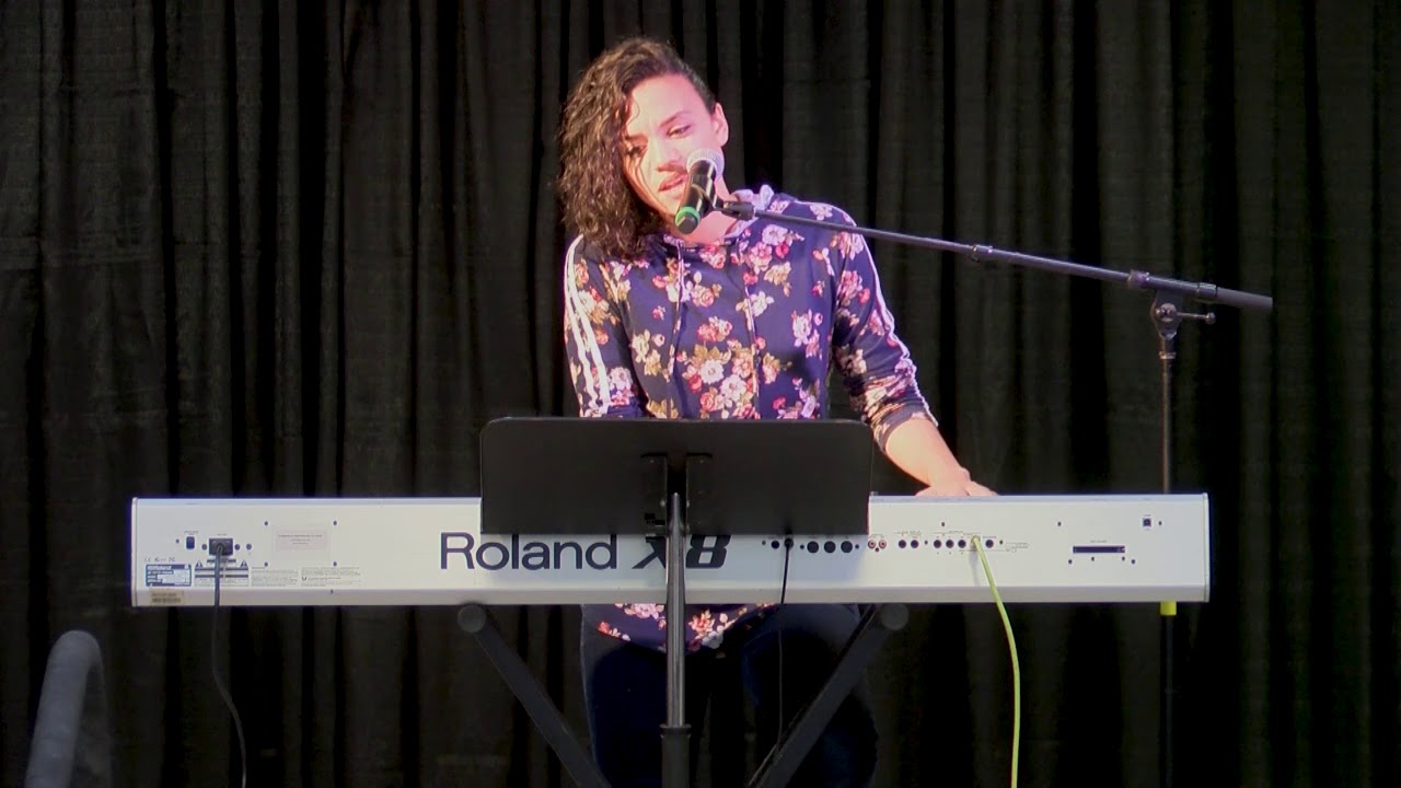 Amanda Vernon, Singer, Pianist, and Composer - YouTube