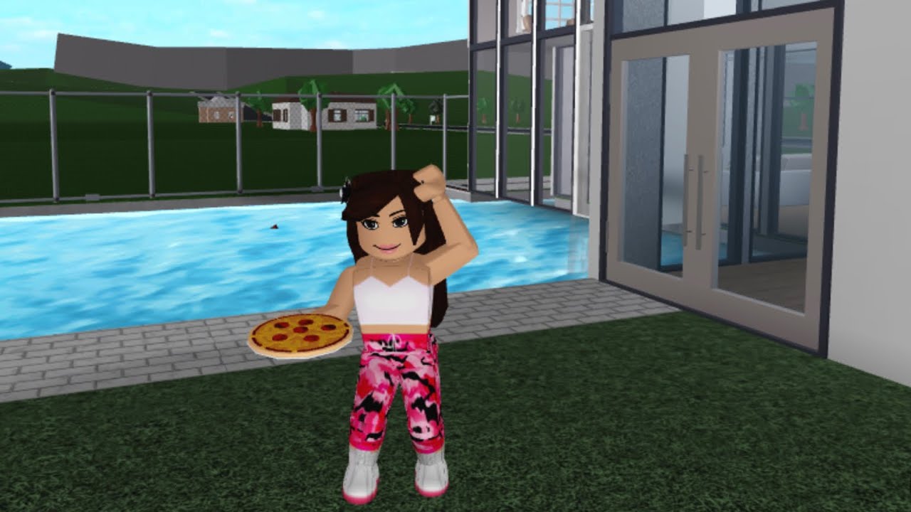 Daily routine on Roblox bloxburg (so fun ) - YouTube