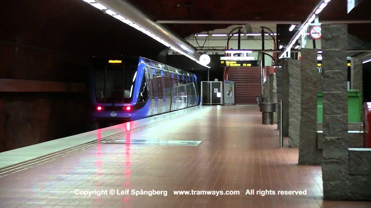 SL Tunnelbana tåg / Metro trains at Skarpnäck station, Stockholm ...