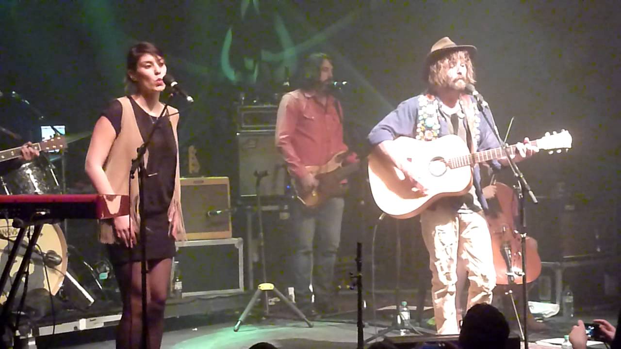 Angus Stone w/ Marion Mayer - Wooden Chair @ La Cigale - YouTube
