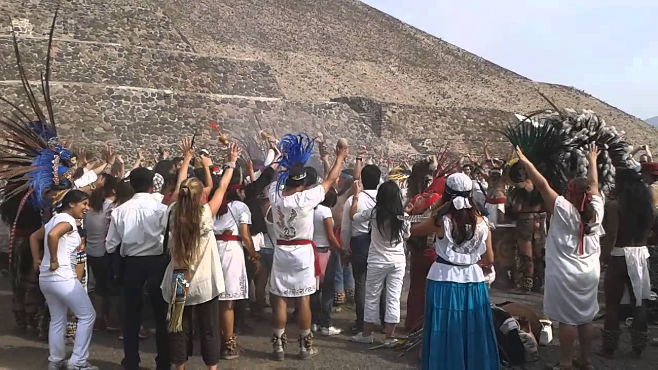 Teotihuacan Pyramids, México, Spring Equinox (1) - YouTube