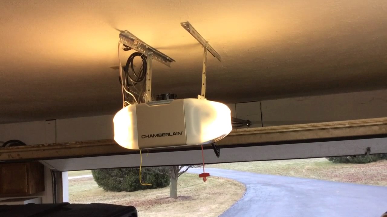 Chamberlain Whisper Drive Running On Right Door - YouTube