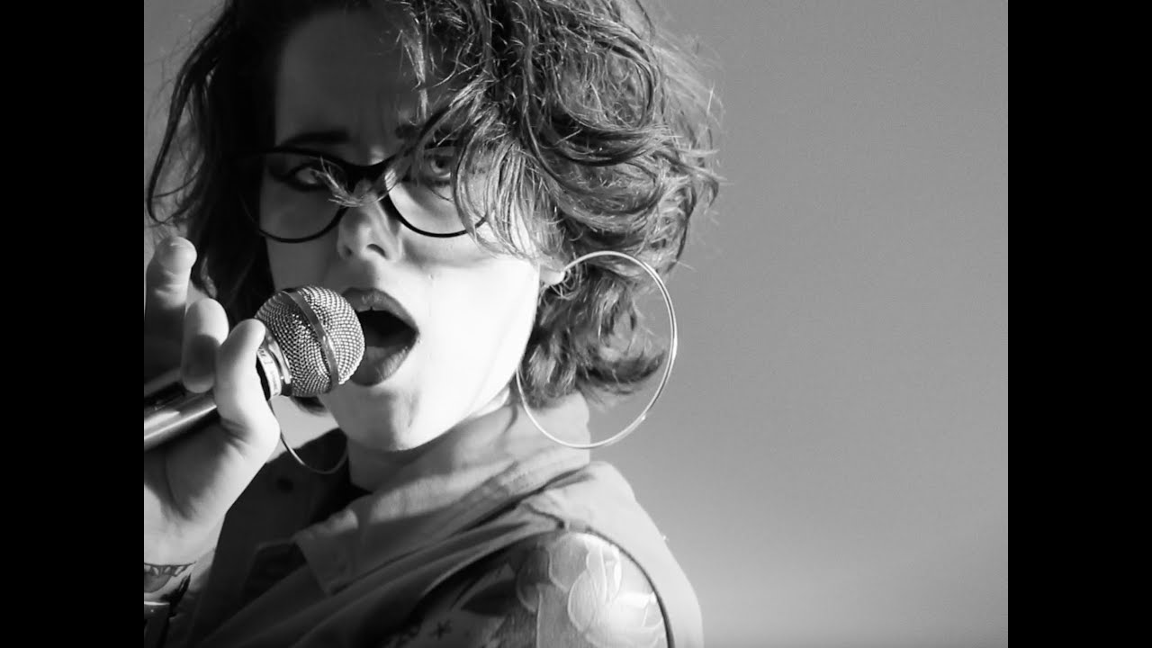 Helly & The Red Lips - Miss Thunder (Official Video) - YouTube