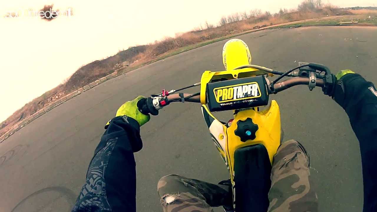 RM85 Wheelies - YouTube
