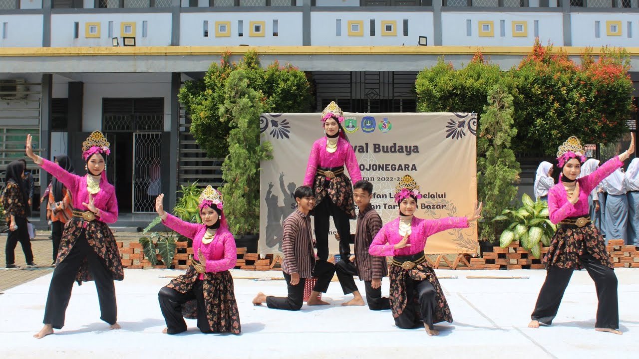Tari Kreasi Tradisional Banten Bersih Bumi SMAN1 Bojonegara 2023 Banten ...