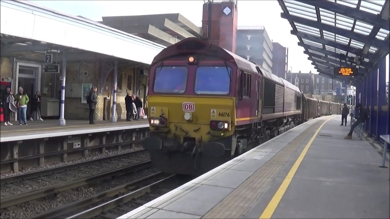 DB class 66176 pulling sand wagons - YouTube