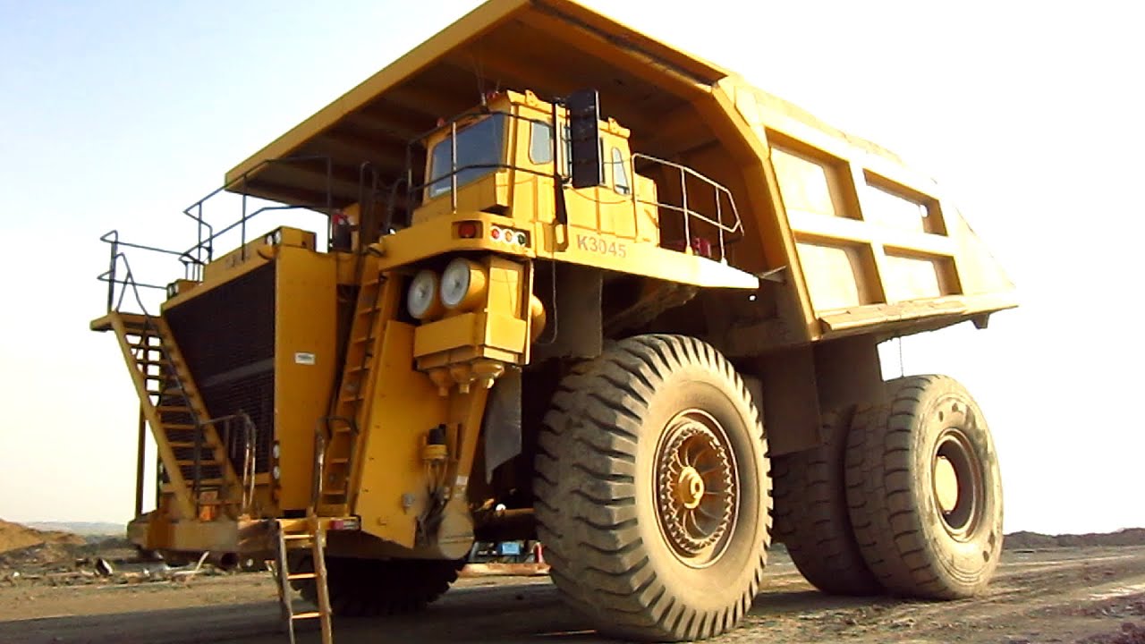 The Komatsu-Dresser 830E - Mountain Mover! - YouTube