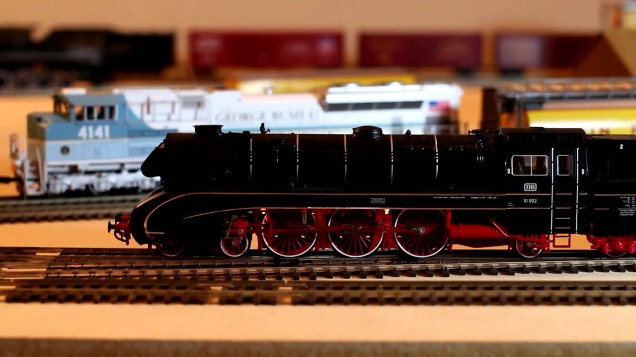 Roco BR 10 002 62193 DCC Dynamic Smoke in HD - YouTube