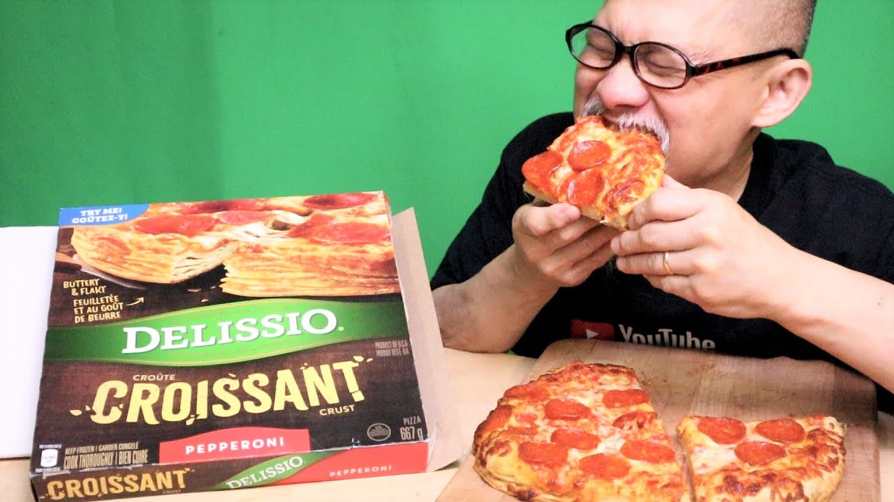 First the Cronut,🍩 then Croissanwich 🥐 whats next the CROISS PiZZA 🍕 Review Delissio Croissant ...