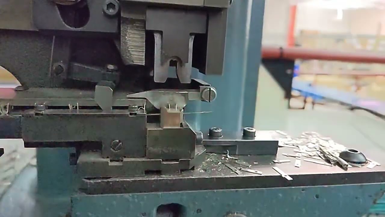 amp crimper in action - YouTube