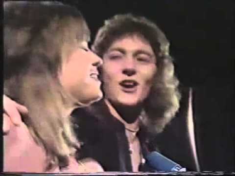 Suzi Quatro & Chris Norman - Stumble it in - YouTube