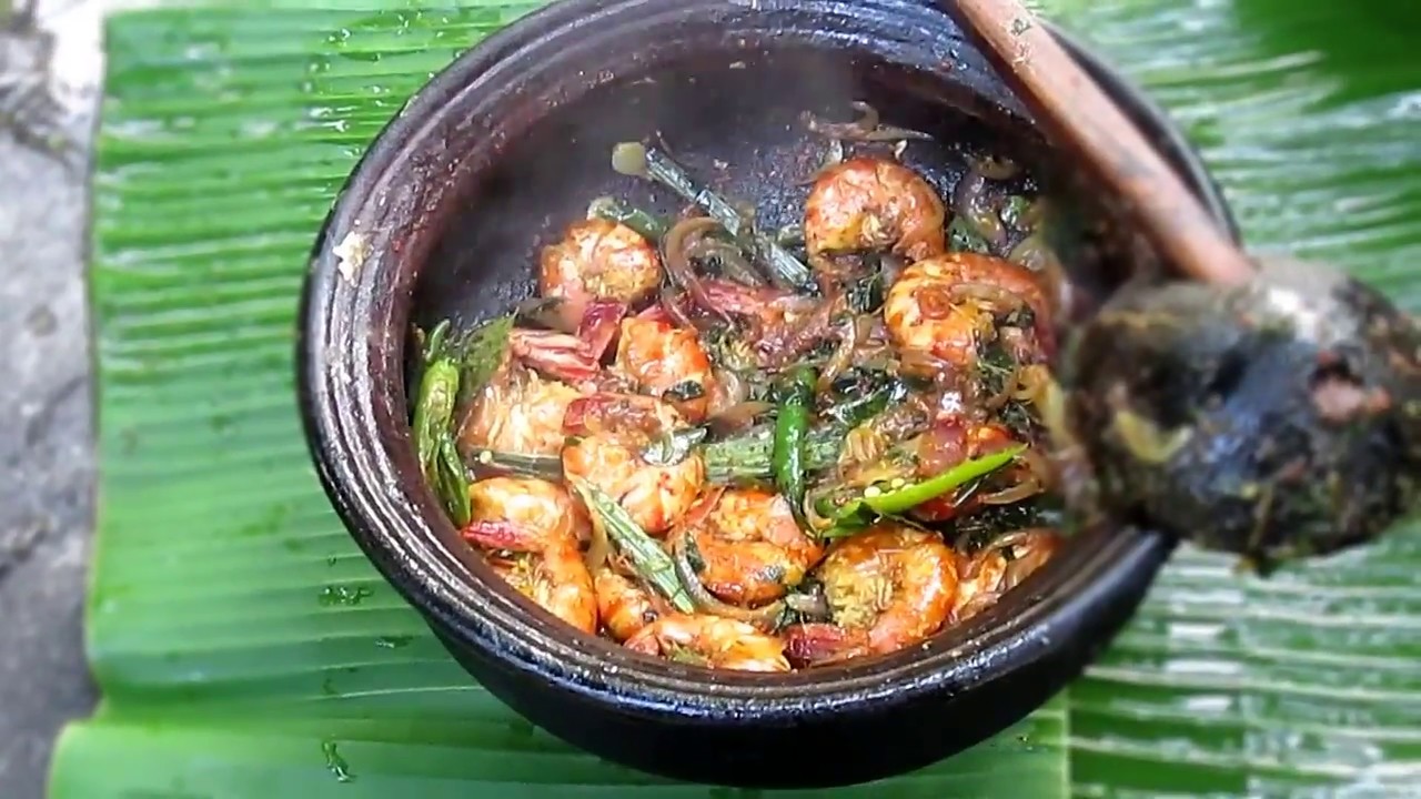 How To Make Prawns Curry Village Style traditional sri lankan mother ...