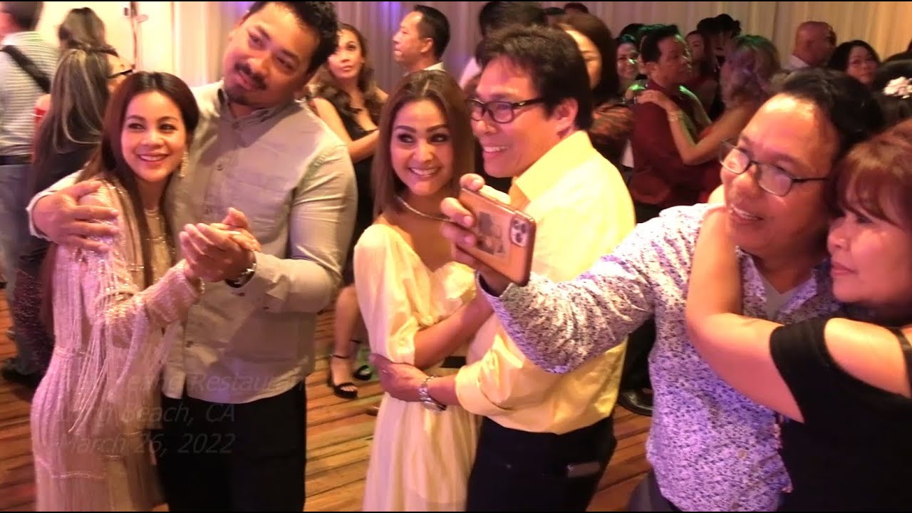 Rasmey sings "ឧត្តមភរិយា Oudom pheak riyear " at Hak Heang Restaurant in Long Beach, CA - YouTube