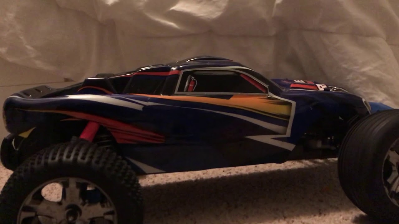 Traxxas Rustler VXL - YouTube