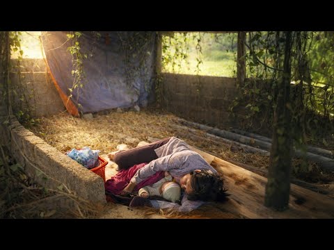 Yetim bir kız, bebeği sadece üç aylıkken alkolik kocası tarafından evden atıldı.