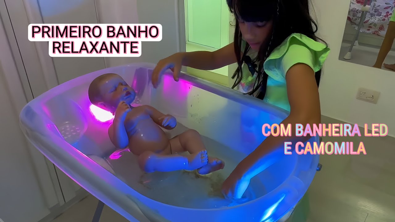 ROTINA DO BANHO DA BEBÊ REBORN NA BANHEIRA DE LUZ LED COM CAMOMILA PRA ...