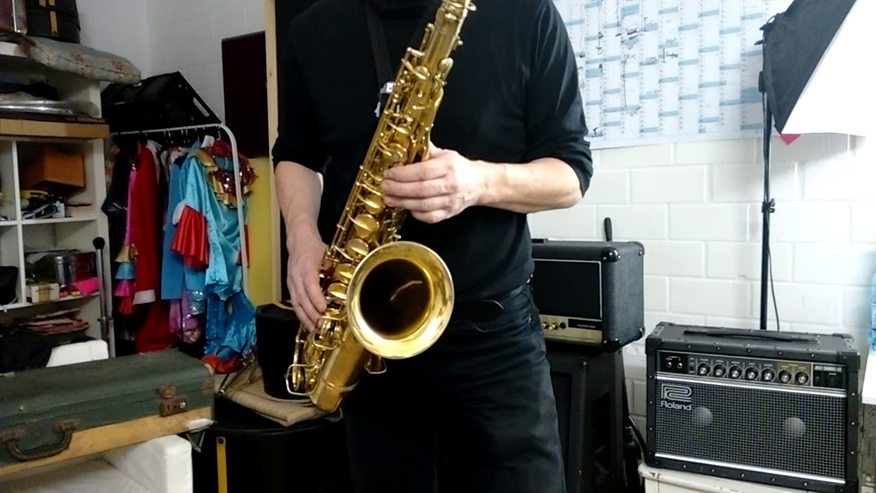 Conn Chu Berry Tenor Saxophon, vergoldet - YouTube