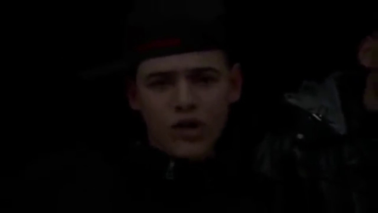 16 JARIGE LIJPE GOOIT MET GELD - YouTube