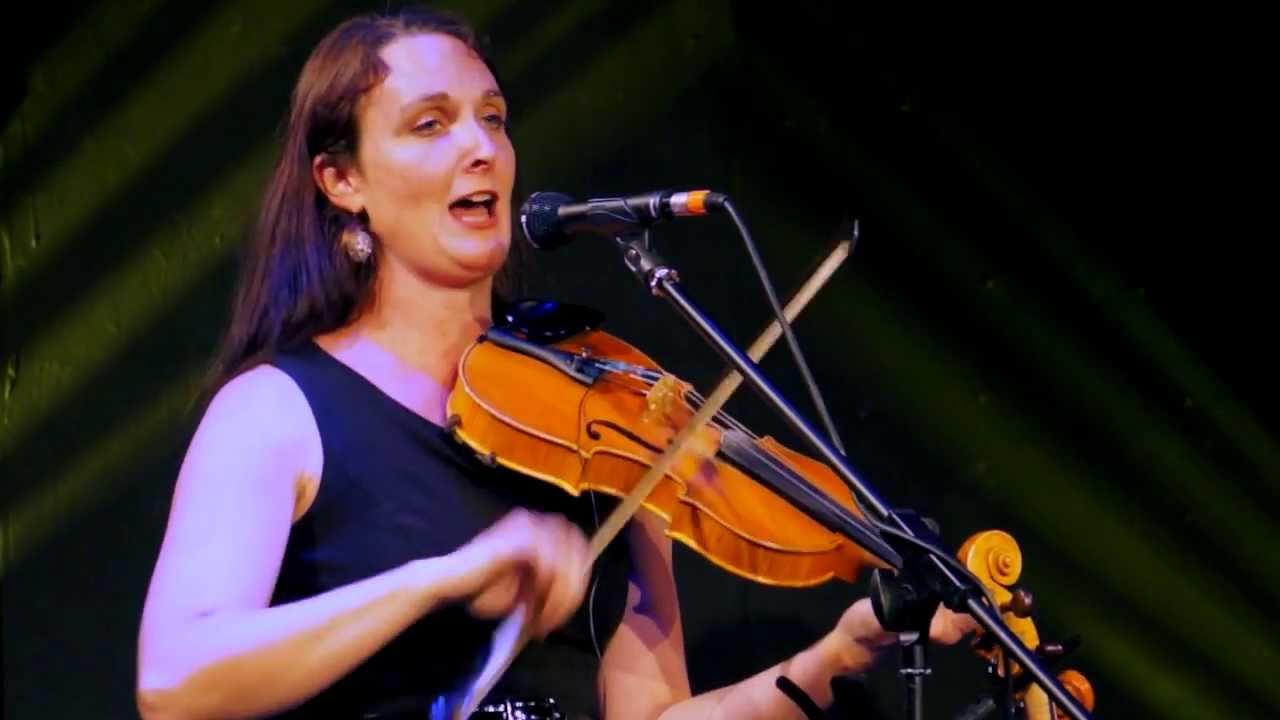 Nancy Kerr & James Fagan - Dance to Your Daddy - YouTube