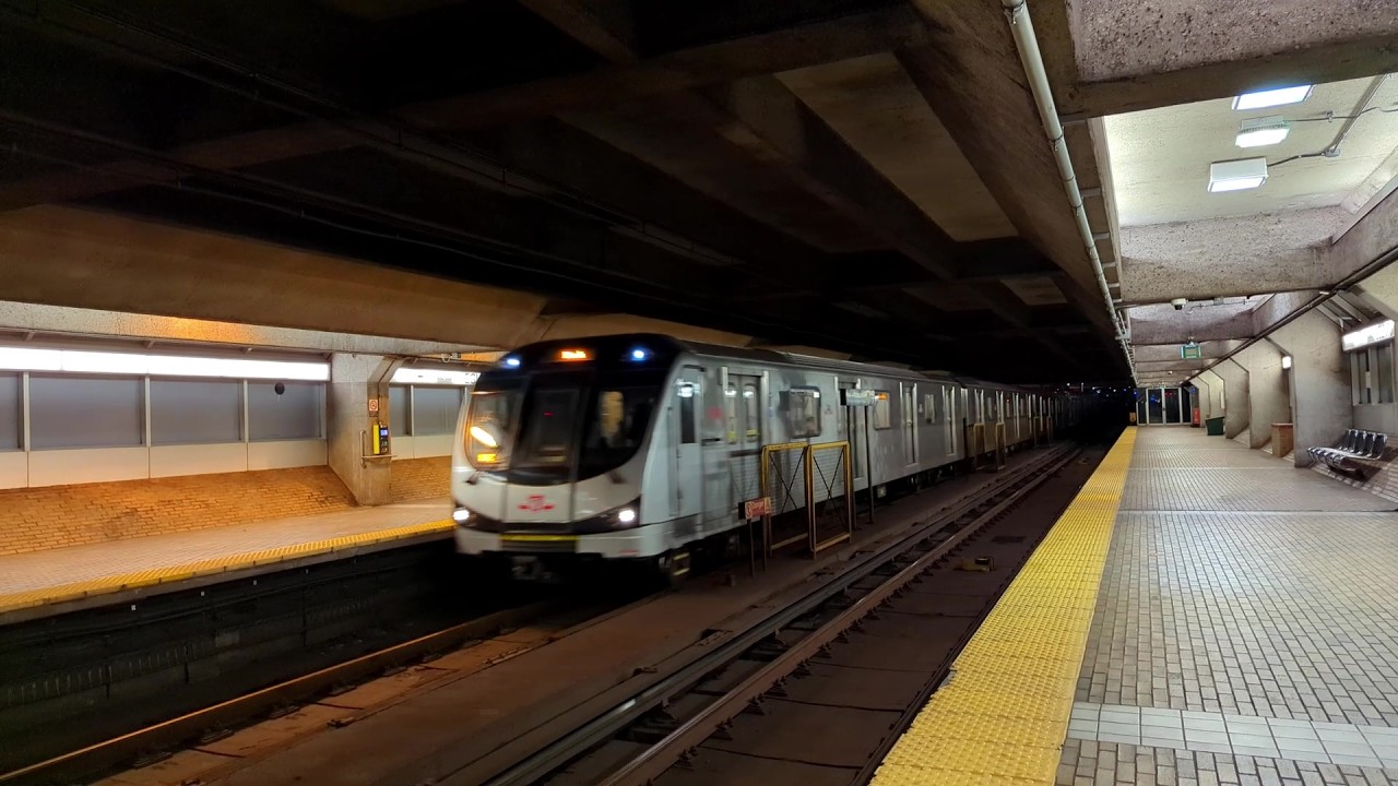 TTC Toronto Subway : Finch Bound Bombardier Toronto Rocket Line 1 Train ...