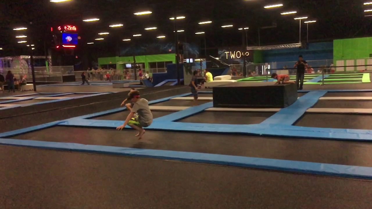 2infinity Trampoline Park - YouTube