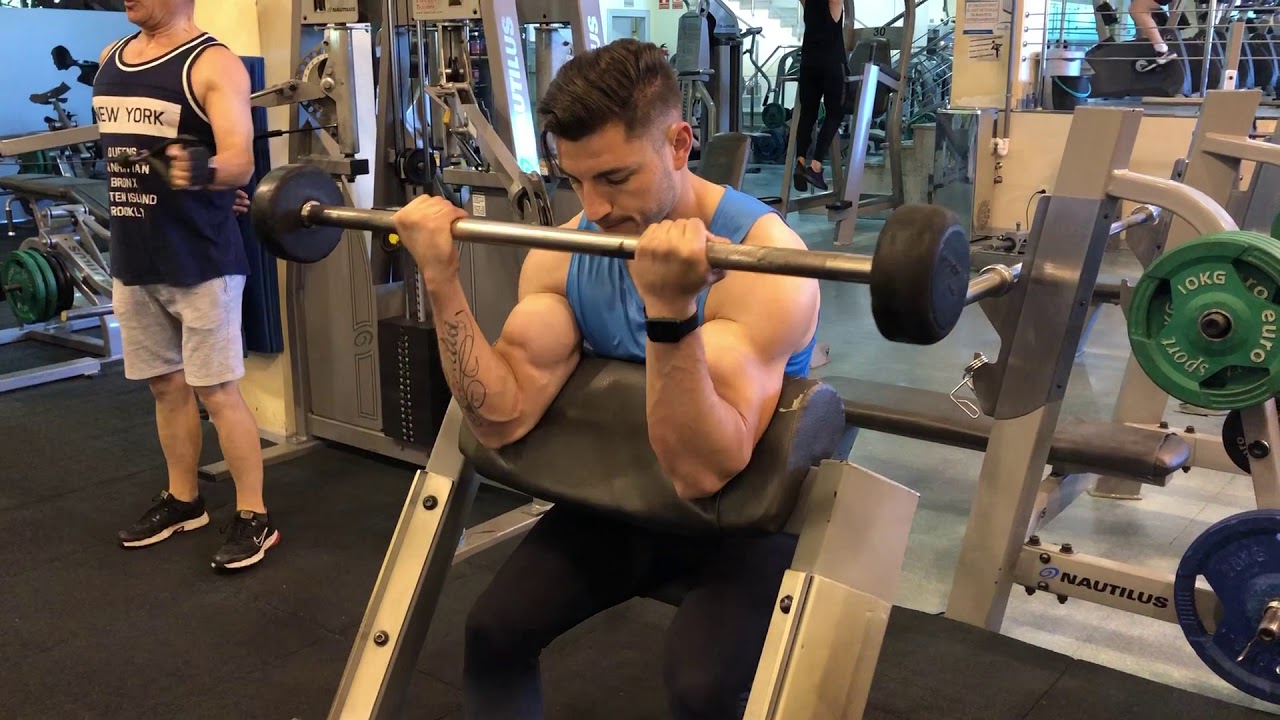 Flexion de codo en banco scott con barra. FIT24x7 - YouTube