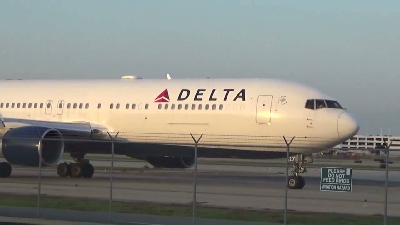 Delta Air Lines and More! | Long Beach Airport Plane Spotting - YouTube