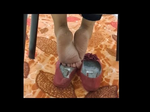 Candid shoeplay in restaurant | Full video available