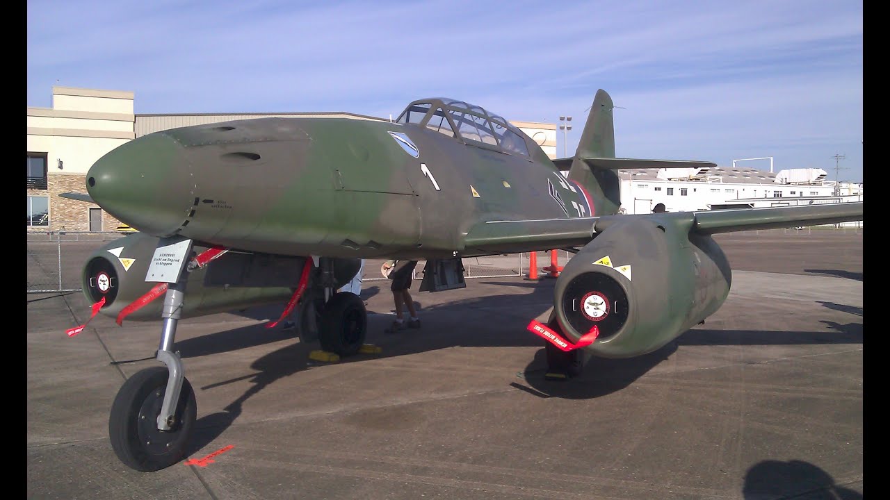 Me 262 in air show - YouTube