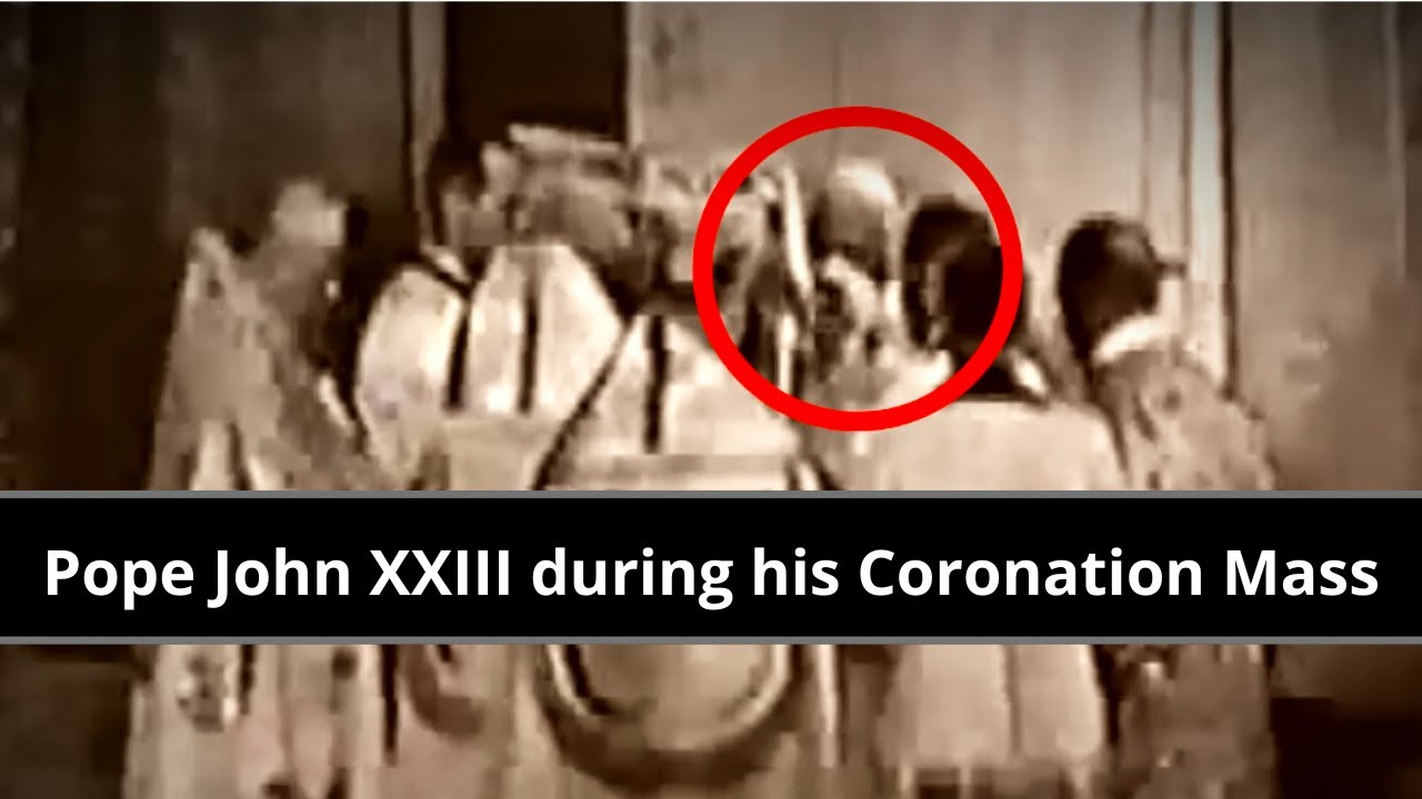 Pope John XXIII drinks coffee during his Coronation Mass (Offertorium ...