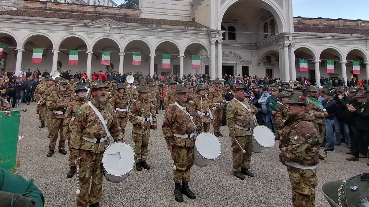 94° Adunata degli Alpini a Udine 2023 - Fanfara Montenero - YouTube