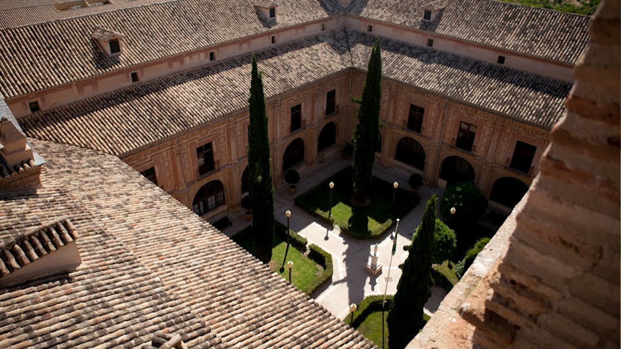Campus Tour | Claustro - YouTube