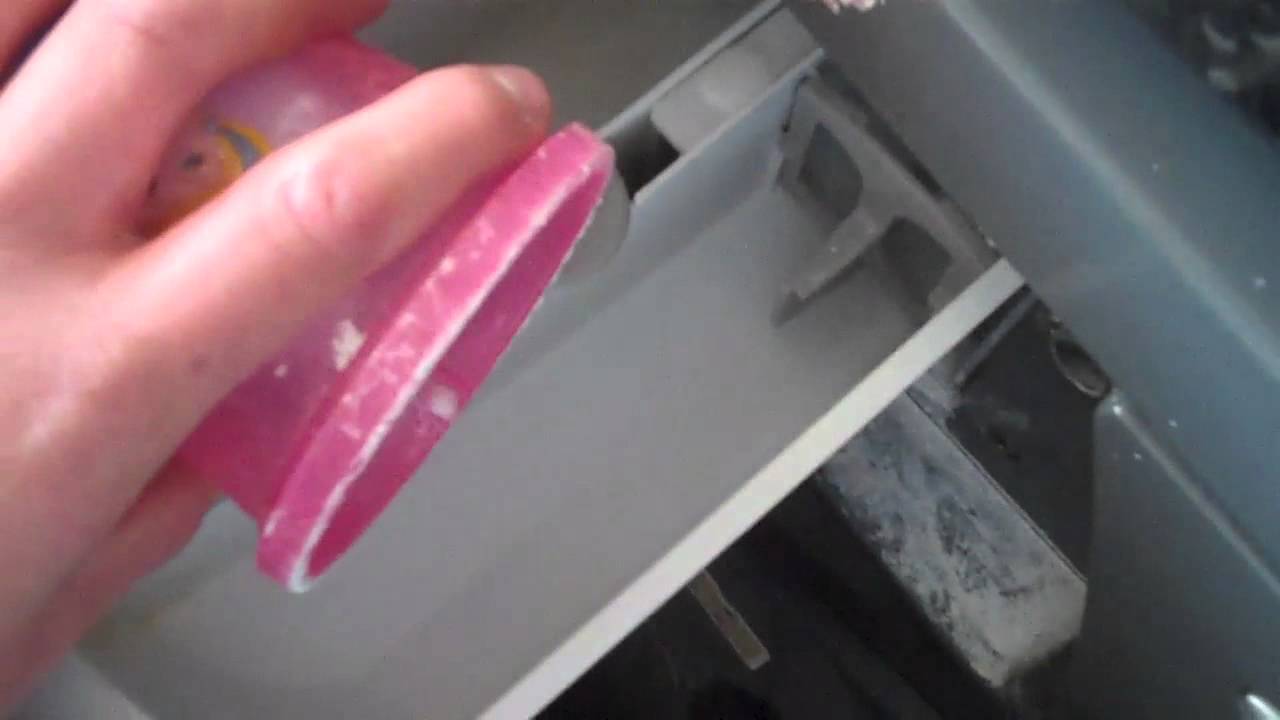 hotpoint wm74 hats and glovs wash part 1 - YouTube