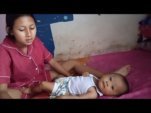 Libur kerja jadi bisa ngurusin si dede azka