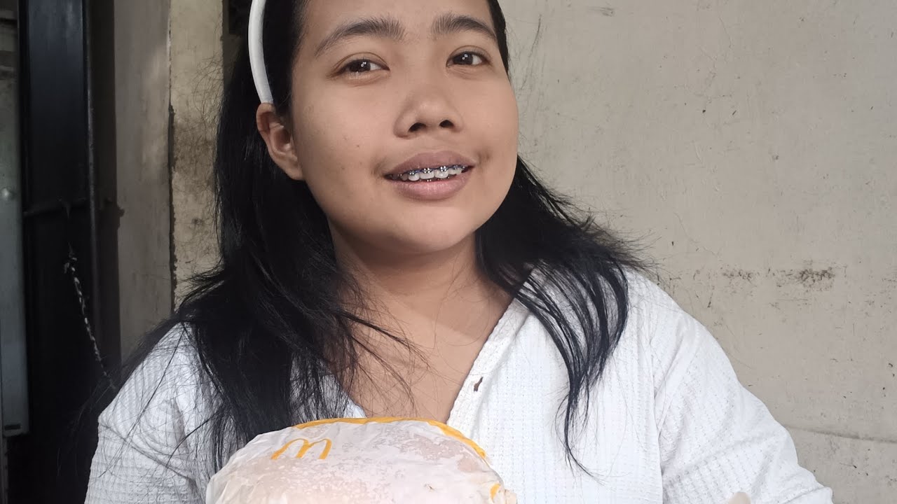 McDonald's Cheeseburger Meal with Cheese Dunk & Chili Con Dunk 😋 - YouTube